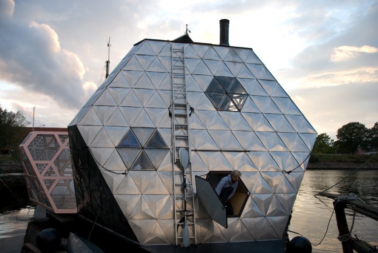 Floating Platform House – Tiny House Swoon