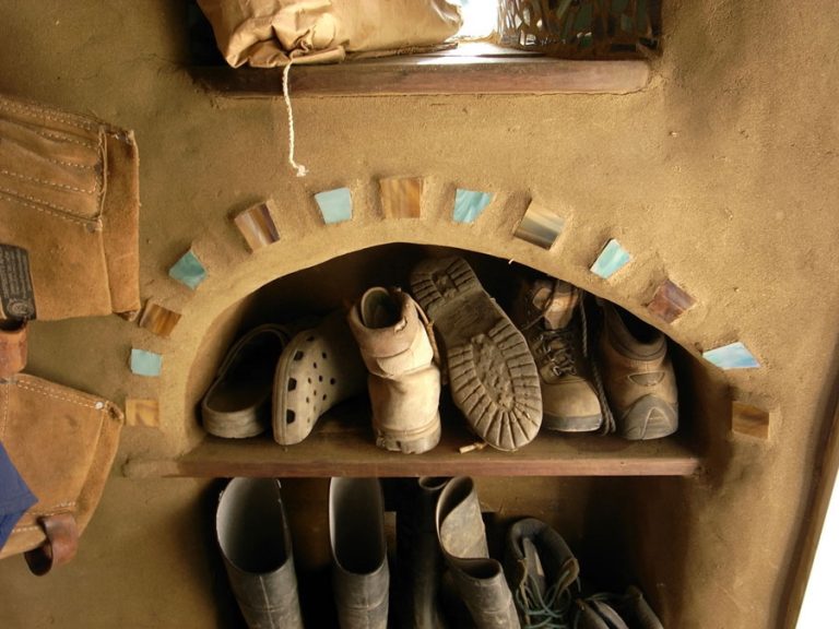 Tiny Cob Abode – Tiny House Swoon