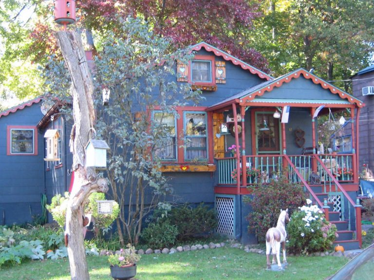 My Small, Colorful Home – Tiny House Swoon