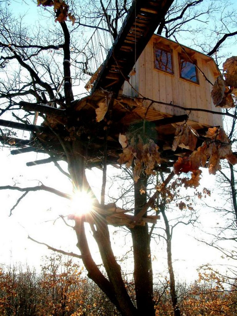 Snowy Treehouse – Tiny House Swoon