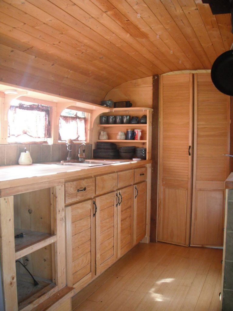 Busonomics Bus Home – Tiny House Swoon