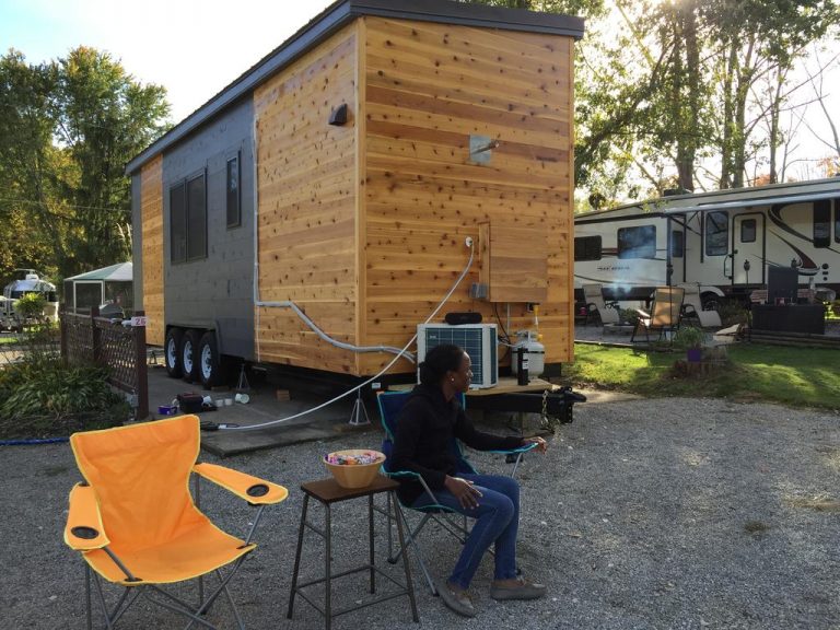 Custom Contemporary – Tiny House Swoon