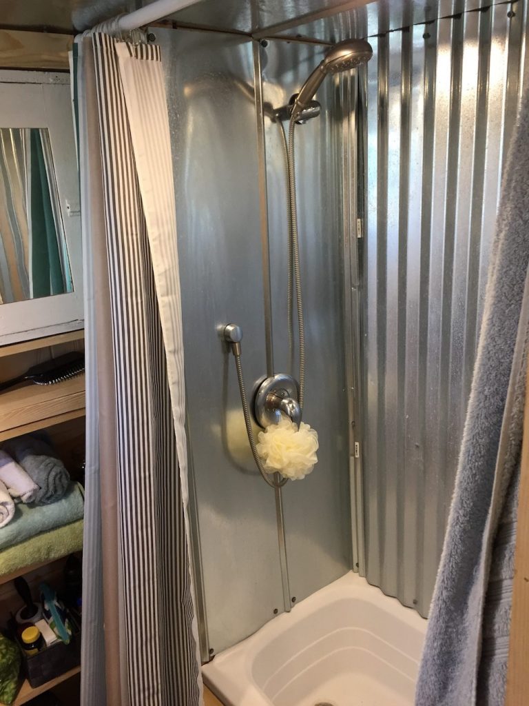 Utterly Charming – Tiny House Swoon